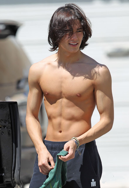 go see GEO ...: Thursday Teaser: Washboard-Abs Hottie